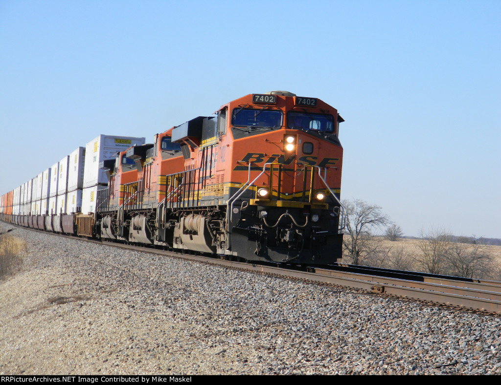 BNSF 7402